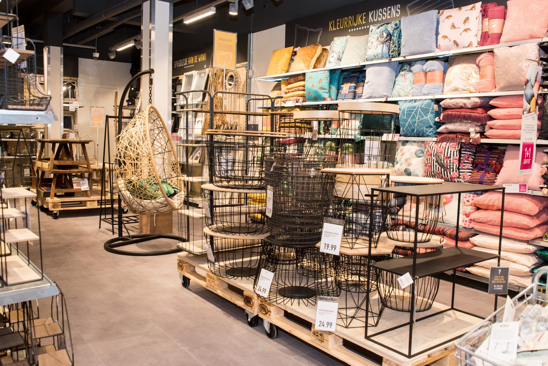 Xenos opent winkel op Plein ’40-’45 - Nieuws - De Westkrant