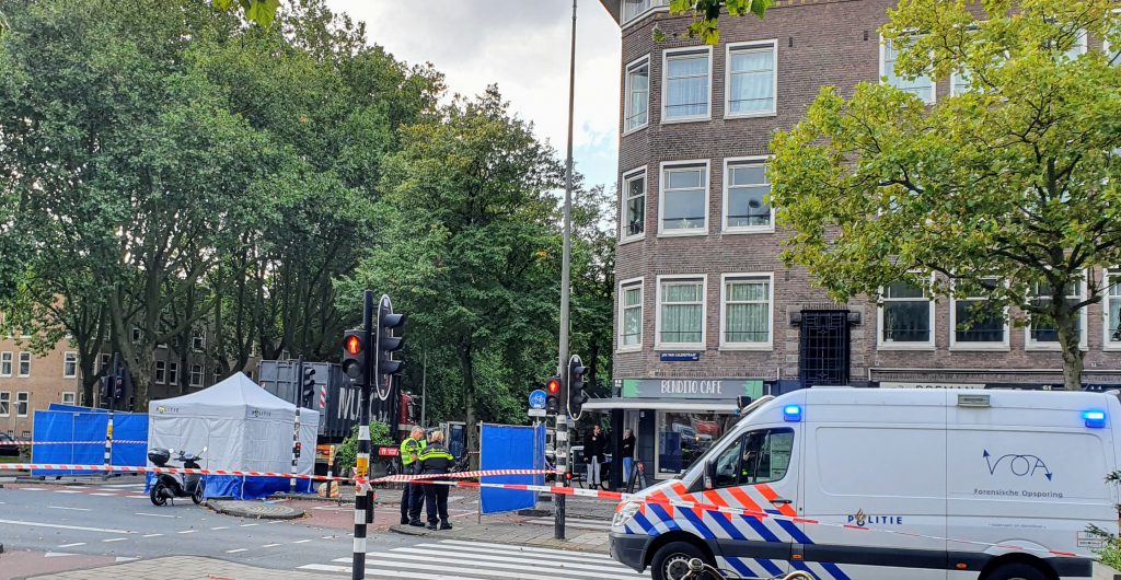 Ernstig ongeluk op kruising Jan van Galenstraat en Willem de Zwijgerlaan, slachtoffer overleden ...