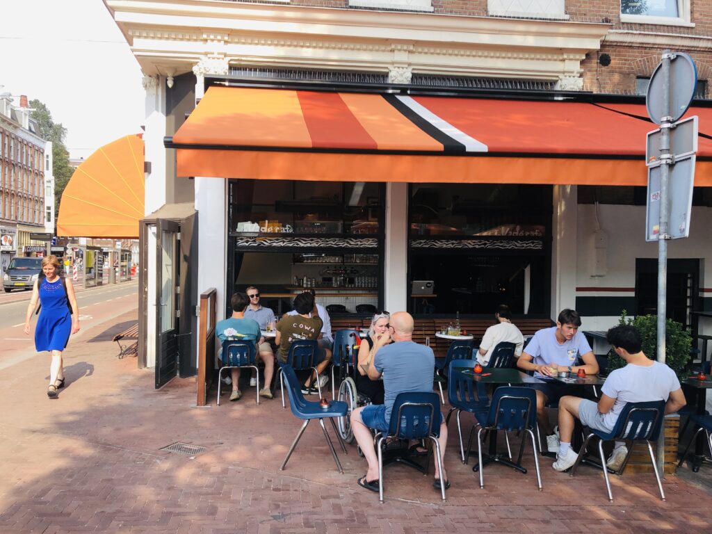 Bij De Kade Café (voorheen Kade West) kent gezelligheid geen tijd ...