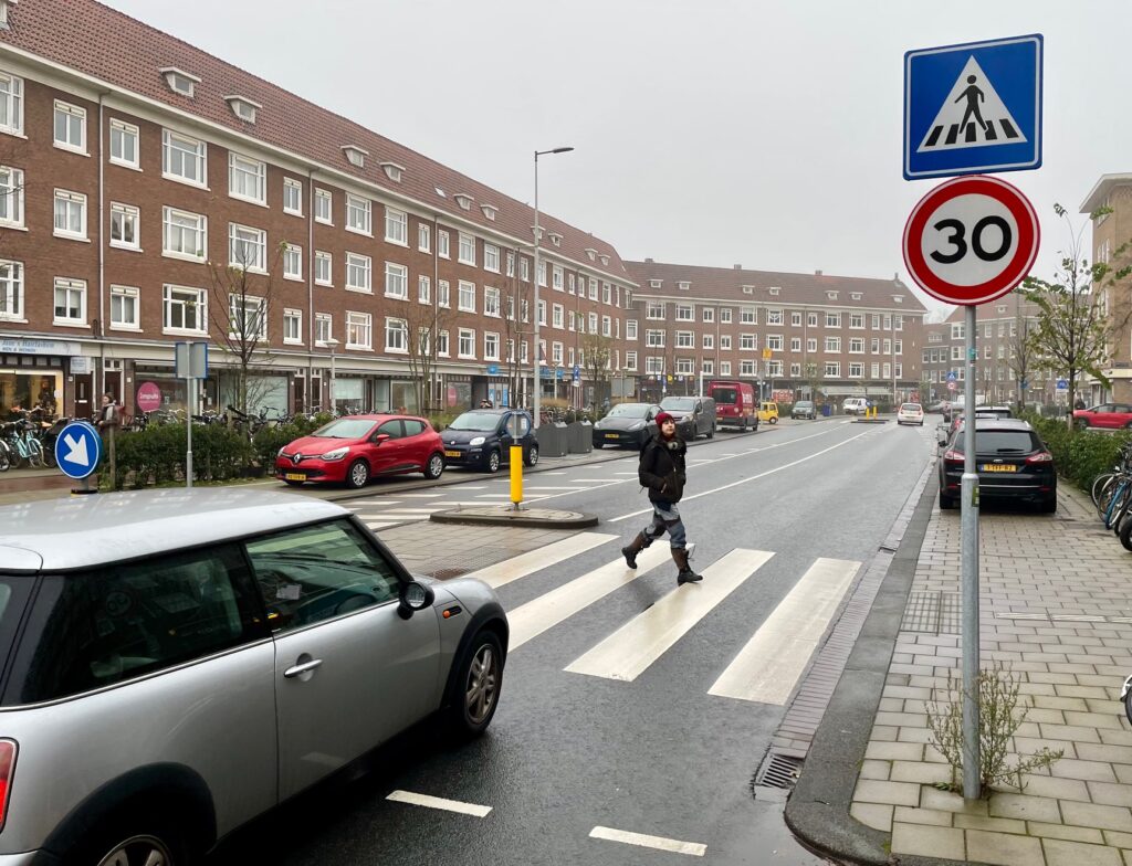 Maximum-snelheid op veel plekken nu 30 km/u - Nieuws - De Westkrant