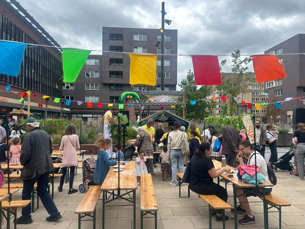 BUURTFEEST op het Bos en Lommerplein – PLEIN PRET - De Westkrant